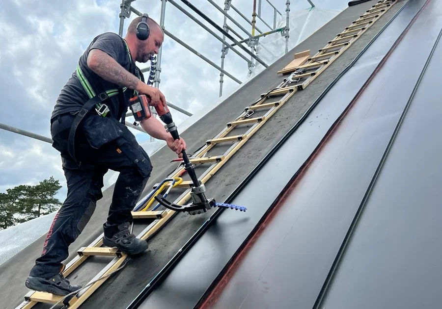 Falsat plåttak: Fördelar, funktion och installation